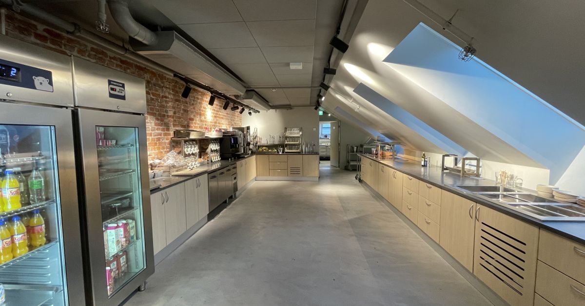 Servicemedarbeider - Helt Med