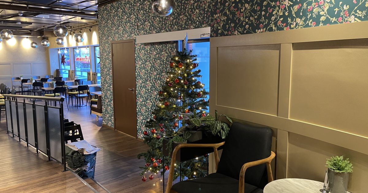 Kafémedarbeider - Helt Med