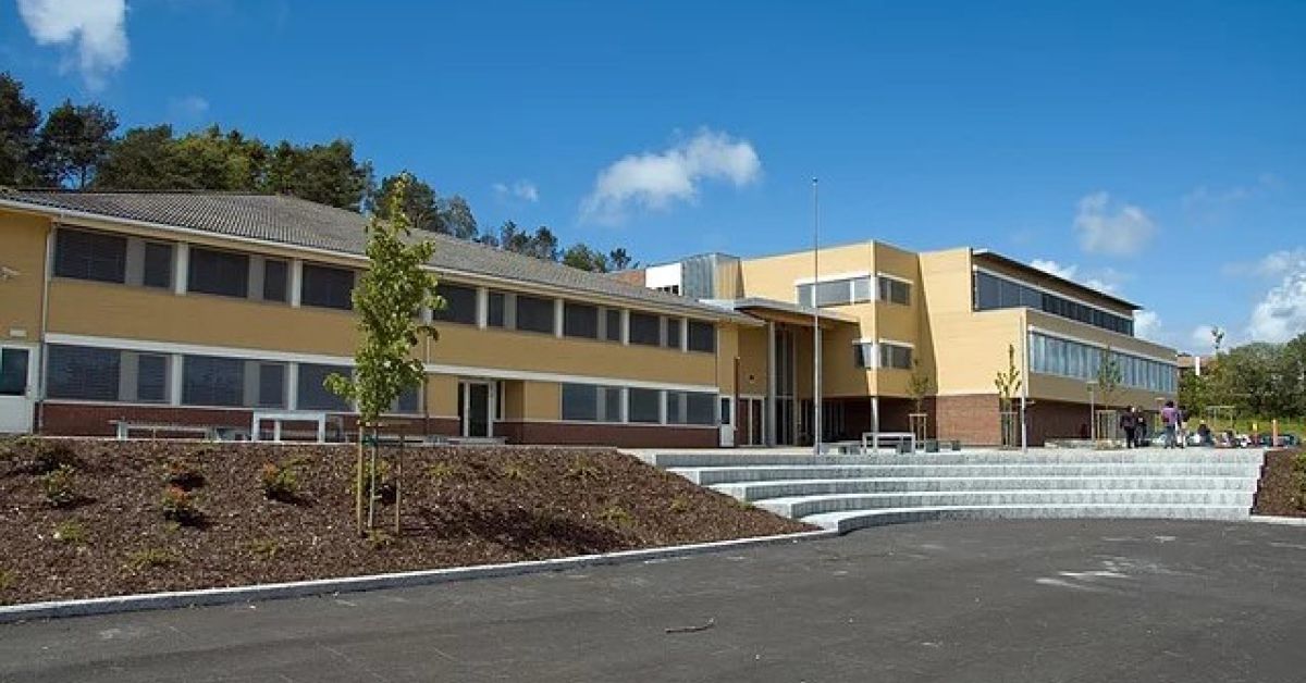 Servicemedarbeider - Helt Med